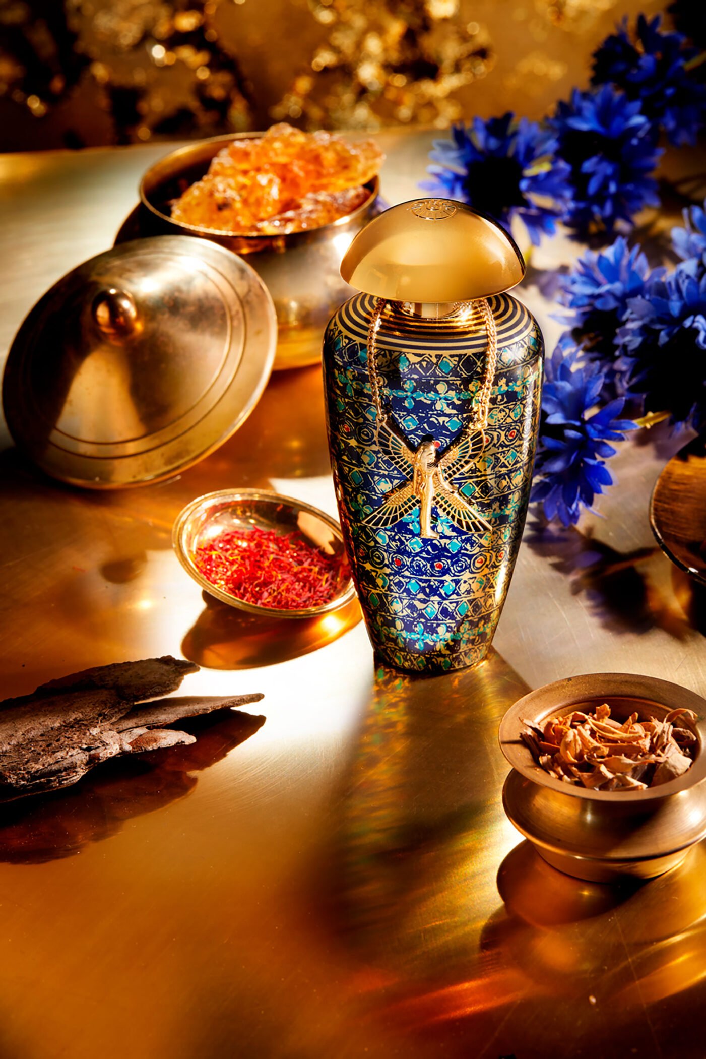 Kraliyet Ailesinin İhtişamına Adanmış Cömert Bir Koku: “Queen Of The ...